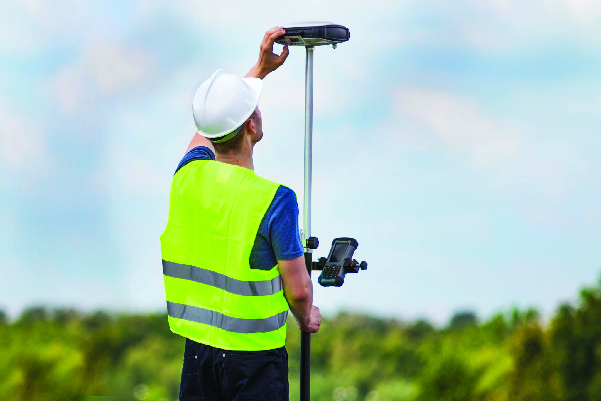 Autonabit – Birdscaring robots for vineyards and orchards